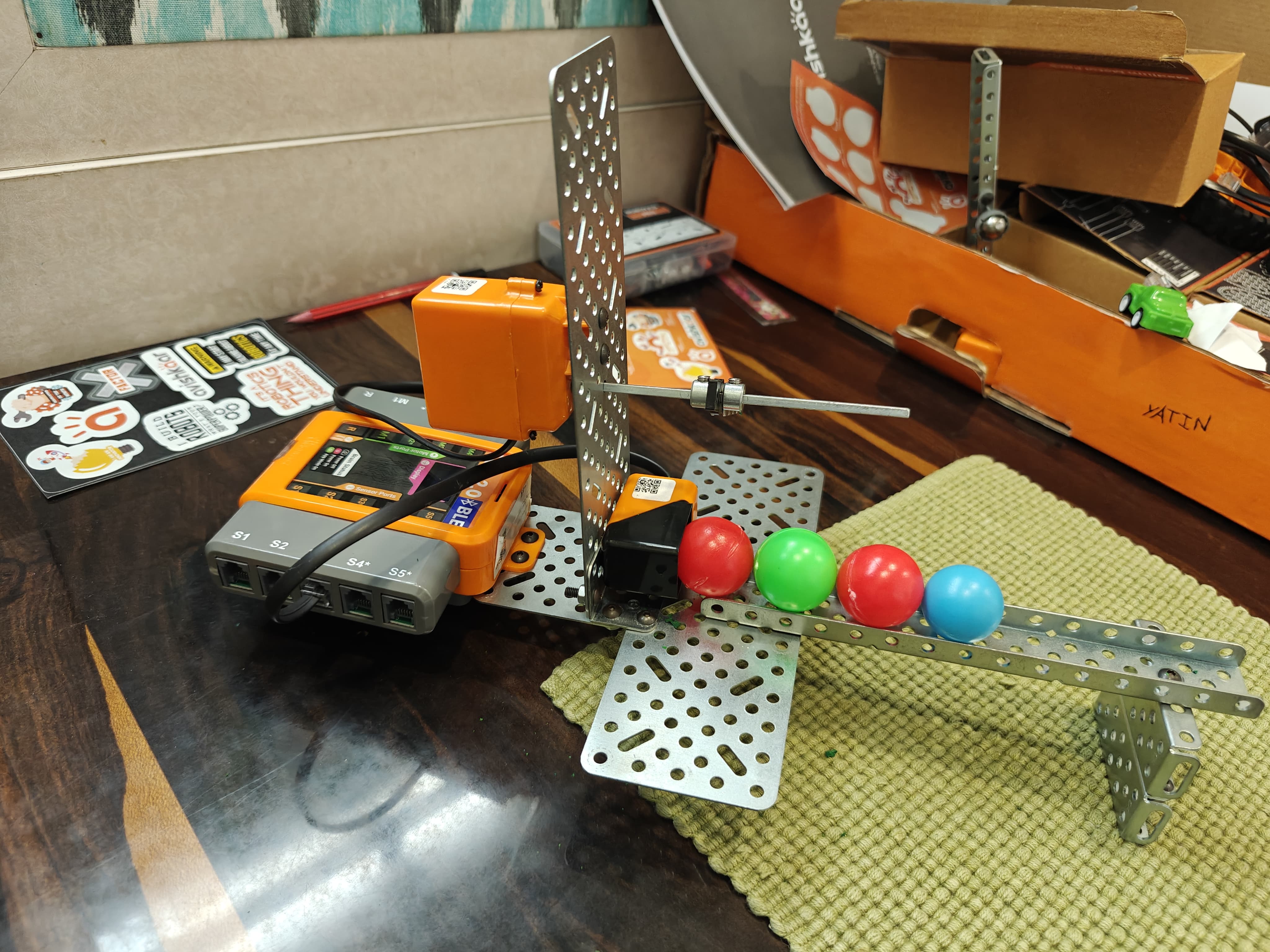 Colour Sorter Bot - Avishkaar Project