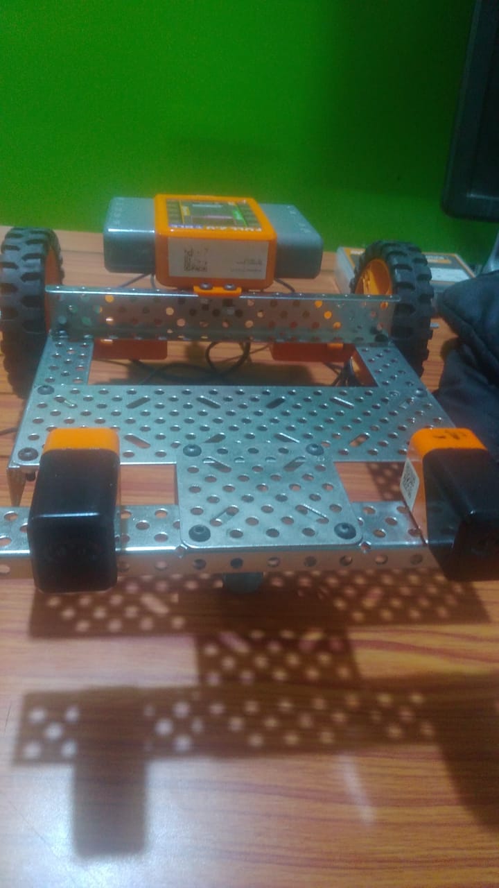 Distance Measuring Robot - Avishkaar Project