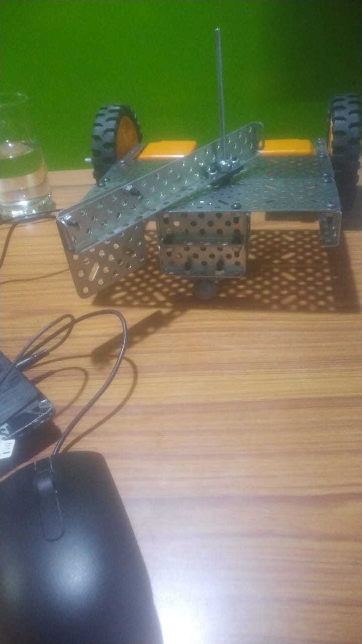 Soccer bot with one arm - Avishkaar Project