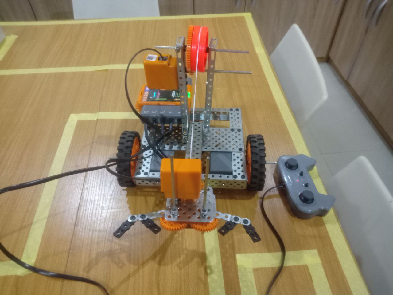 Lifting and Transporting Bot - Avishkaar Project