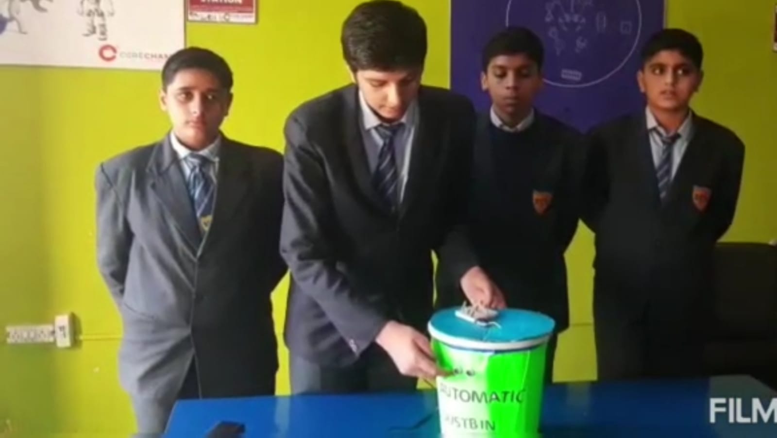 Smart Dustbin with Indicator - Avishkaar Project