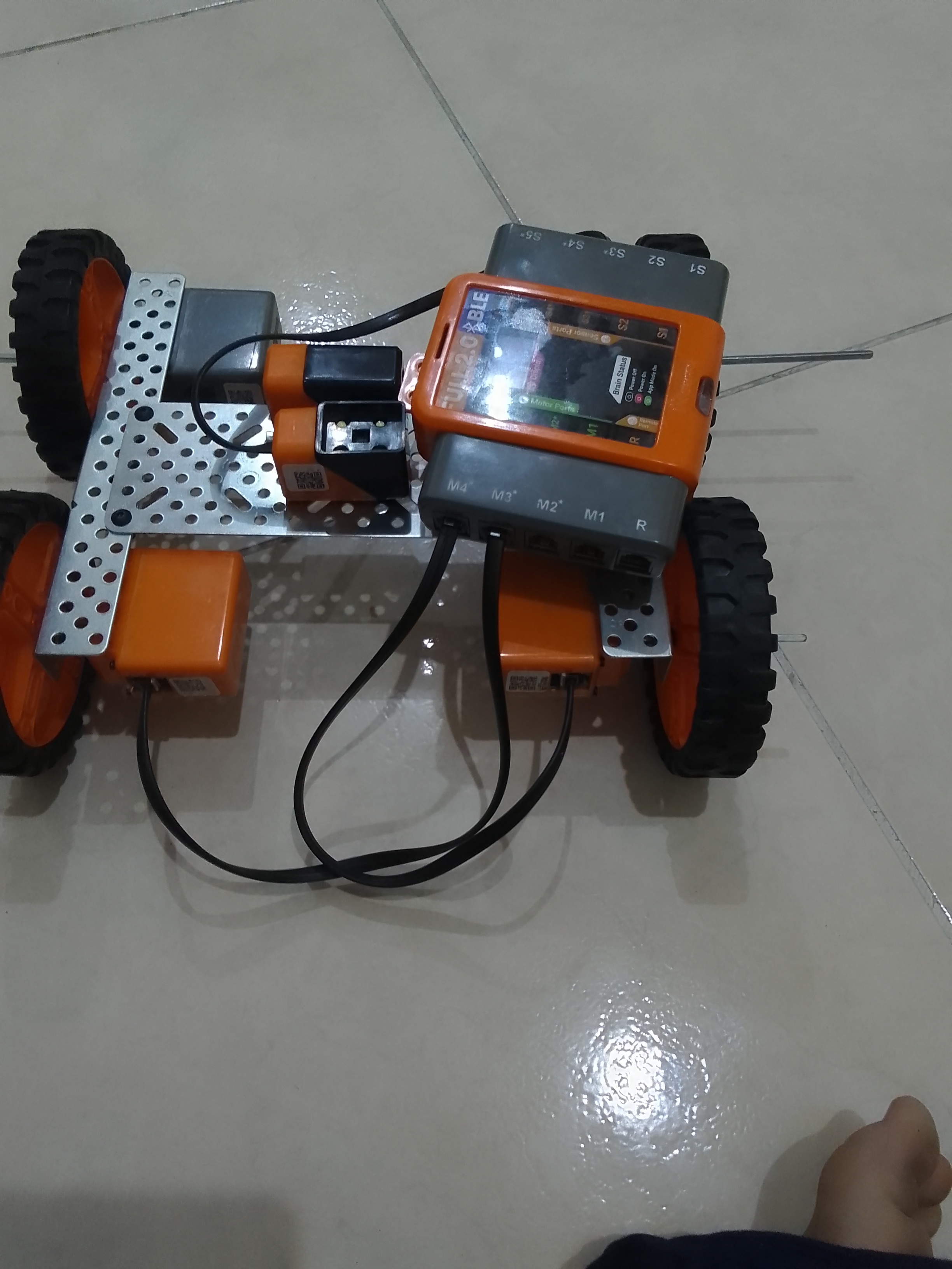 Color based motion robot traffic signal - Avishkaar Project