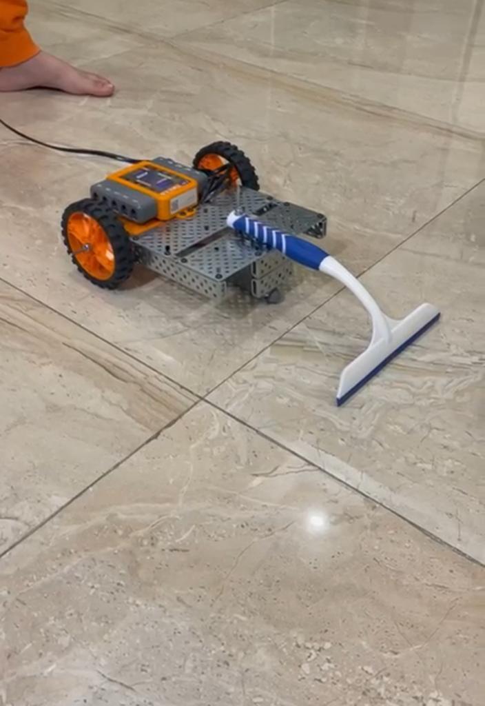 Wiper robot - Avishkaar Project